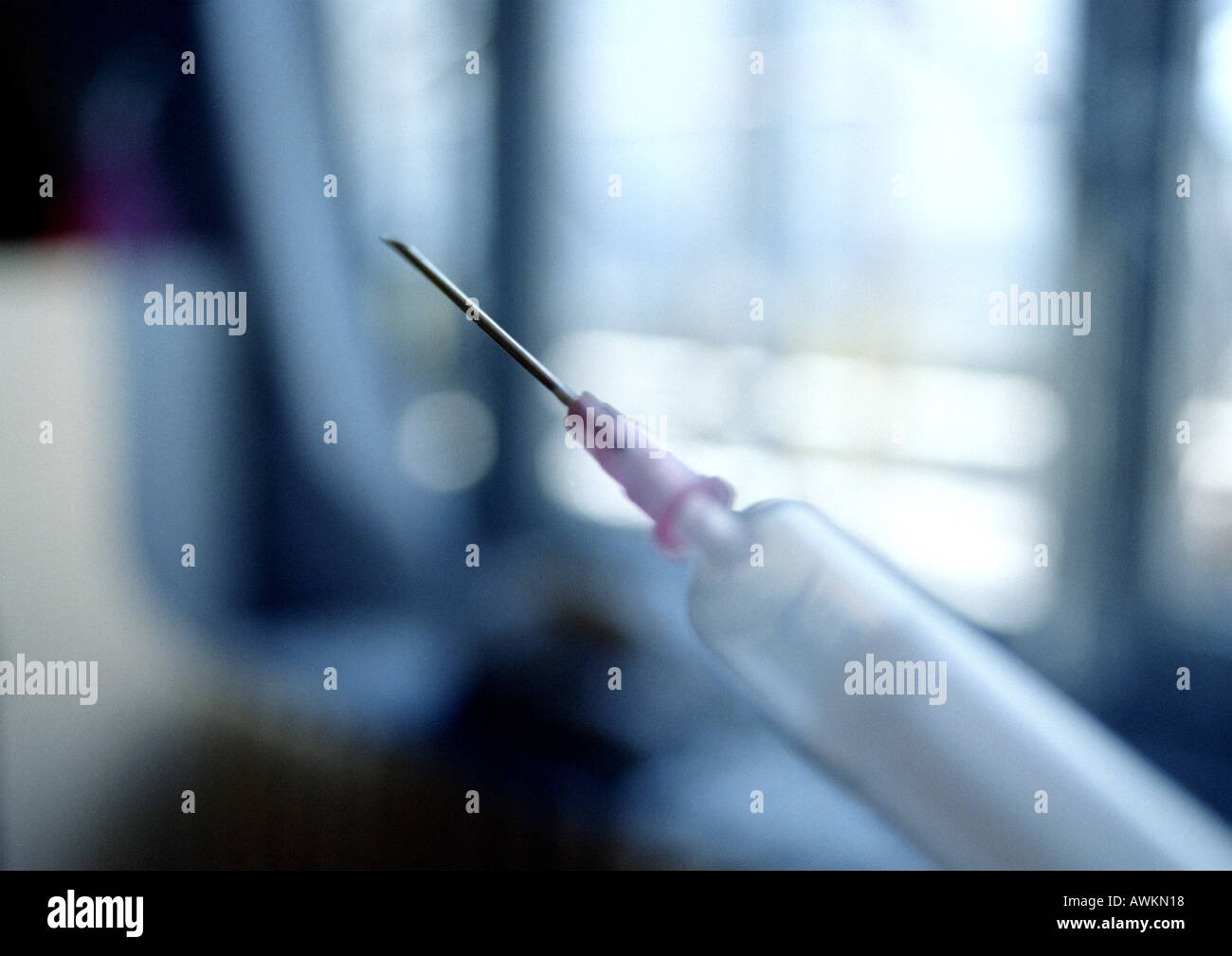 Images of medicine syringes hi-res stock photography and images - Alamy