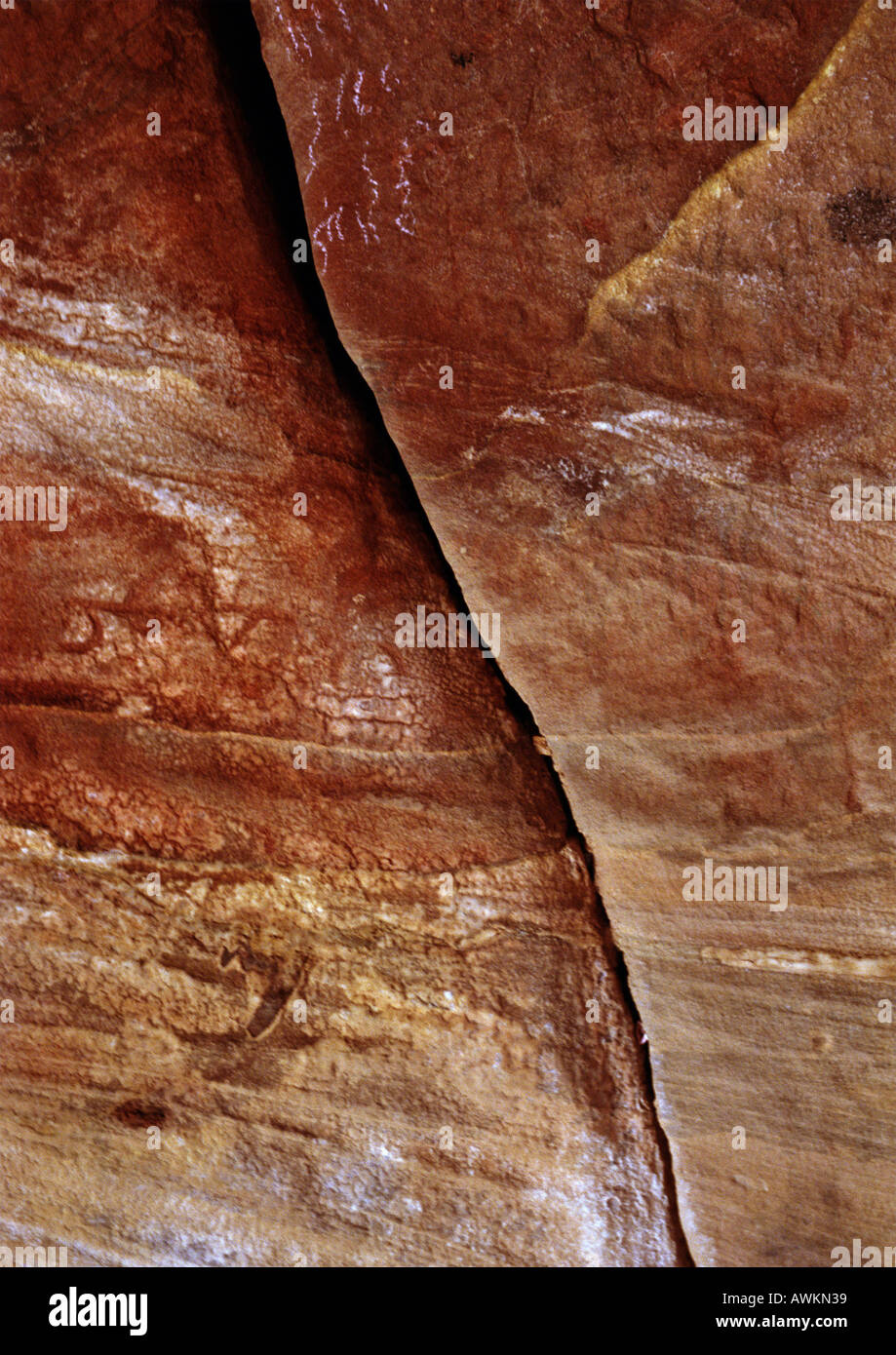 Abstract cracking rock texture hi-res stock photography and images - Alamy