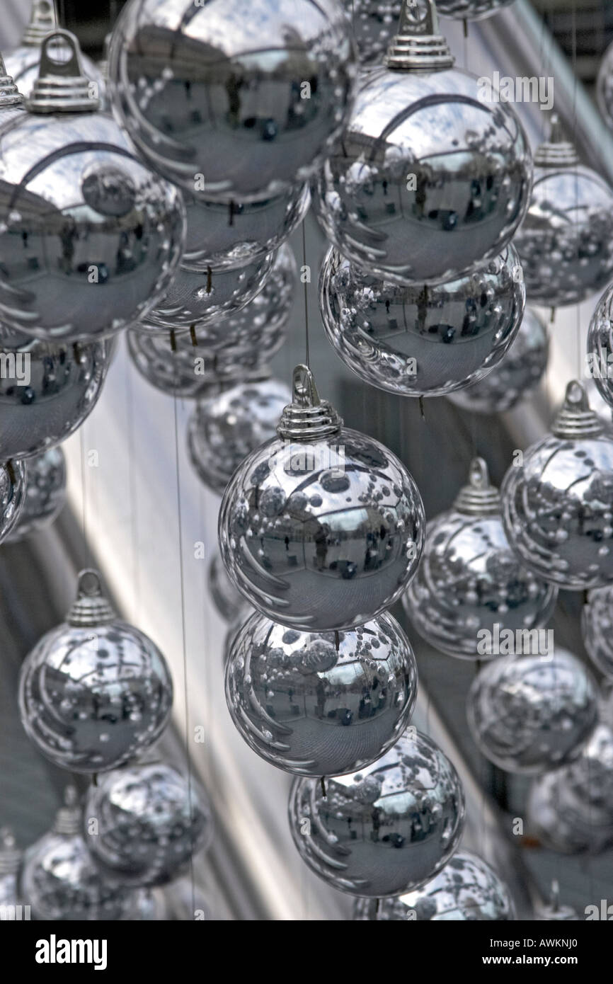 Silver balls sculpture hi-res stock photography and images - Alamy