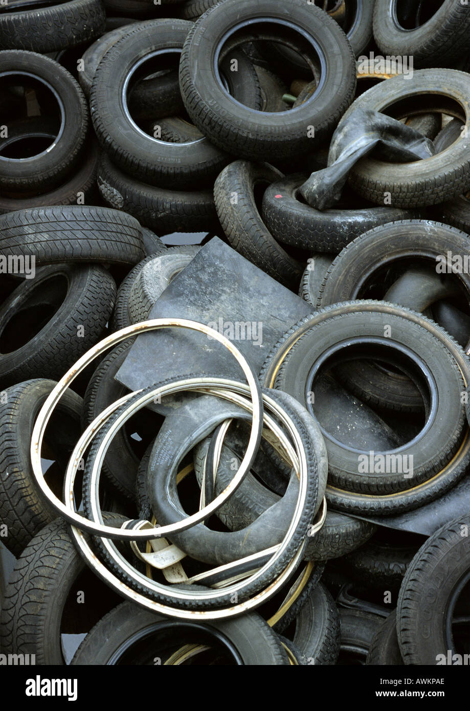 Pile of used tires Stock Photo - Alamy