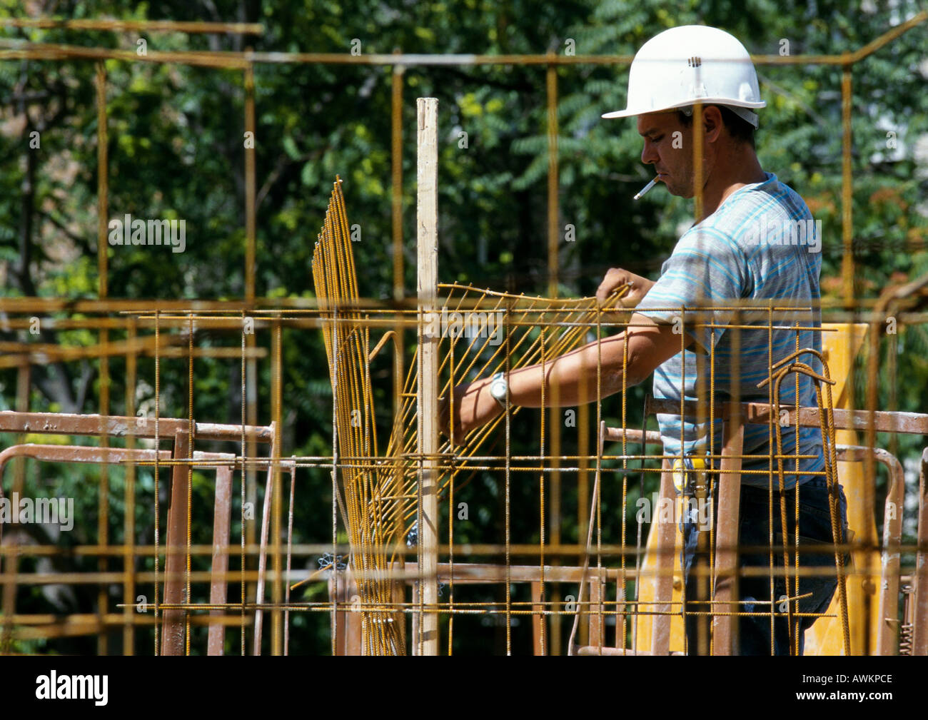 Under construction site netting mesh hi-res stock photography and ...