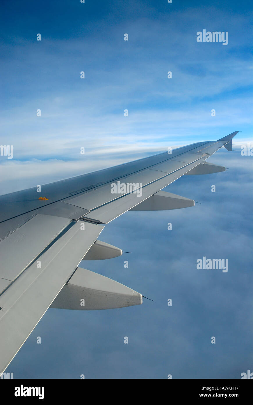 AIRPLANE WING DETAIL ON BOEING Stock Photo - Alamy