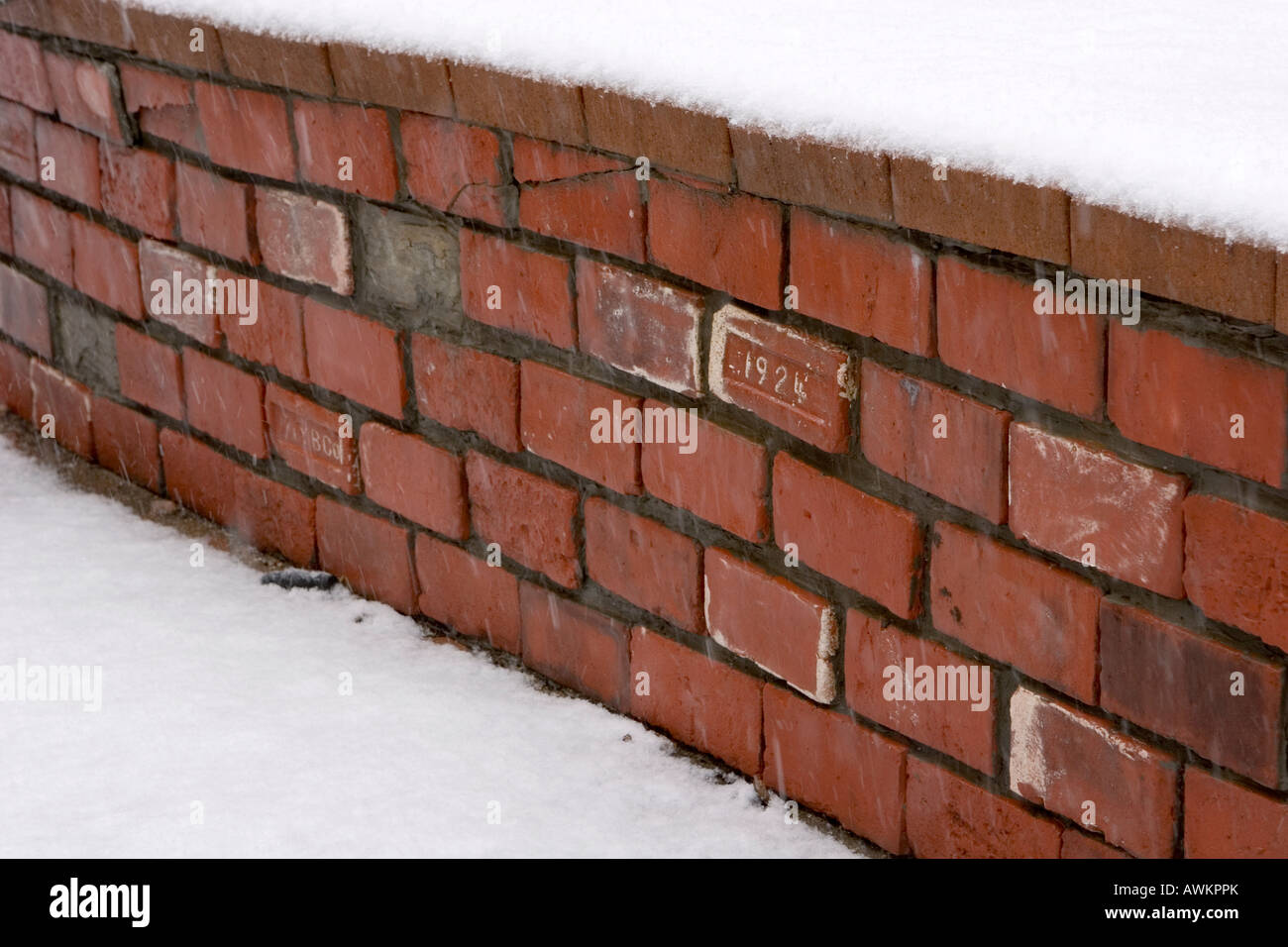Winter snowfall brick wall hi-res stock photography and images - Alamy