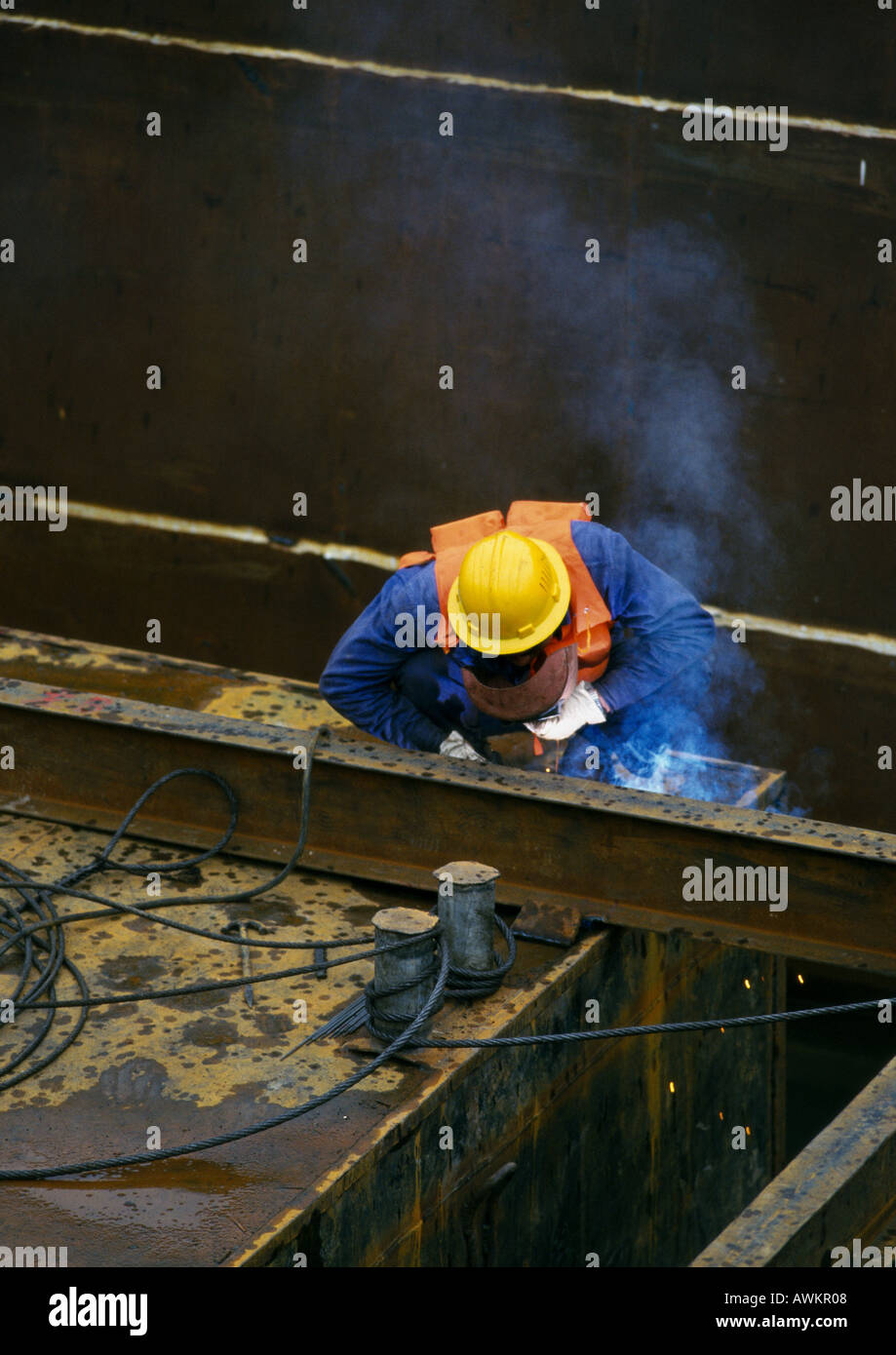 Man wearing welders mask hi-res stock photography and images - Alamy