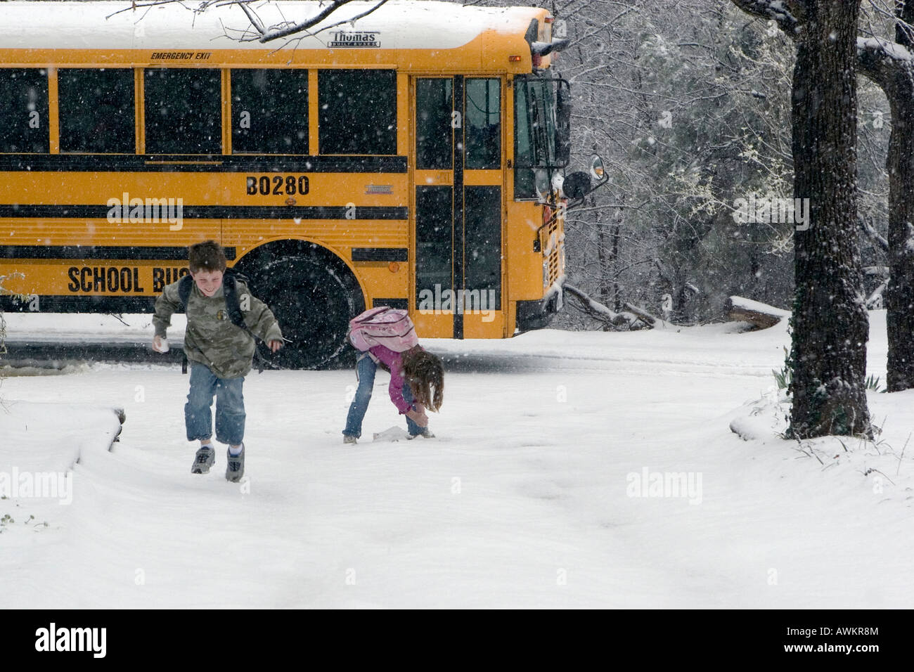 Children drop off outside school hi-res stock photography and images ...