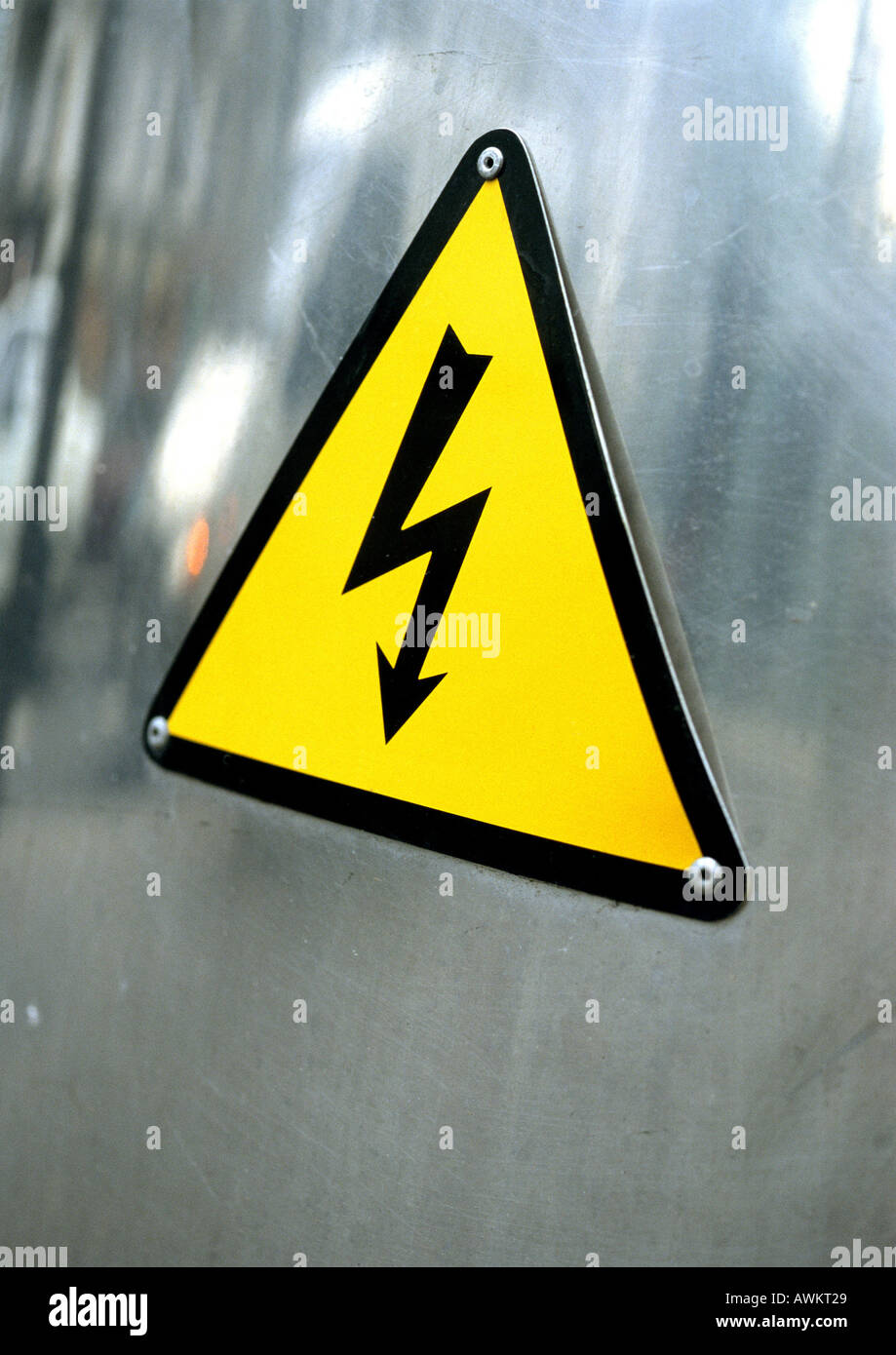 Warning sign electricity lightning bolt hi-res stock photography and ...