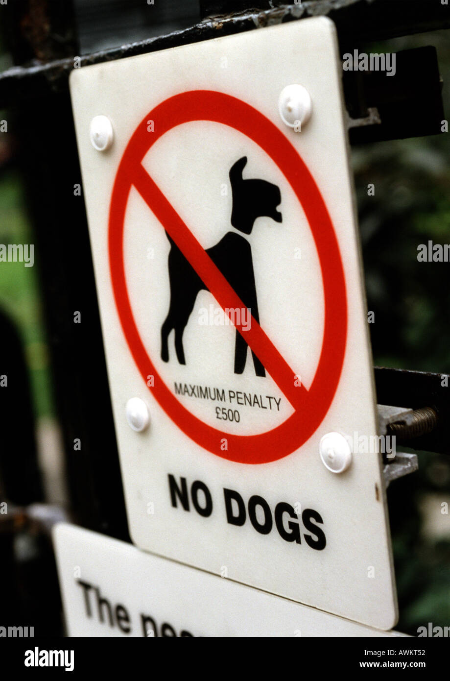 Dog warning sign hi-res stock photography and images - Alamy