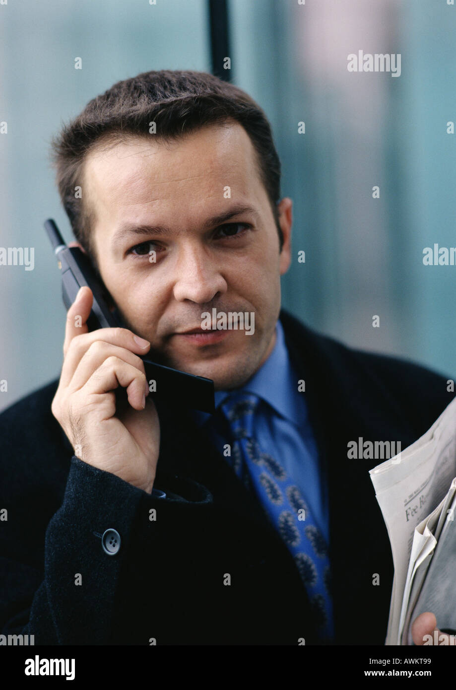 Man holding cell phone, portrait Stock Photo - Alamy