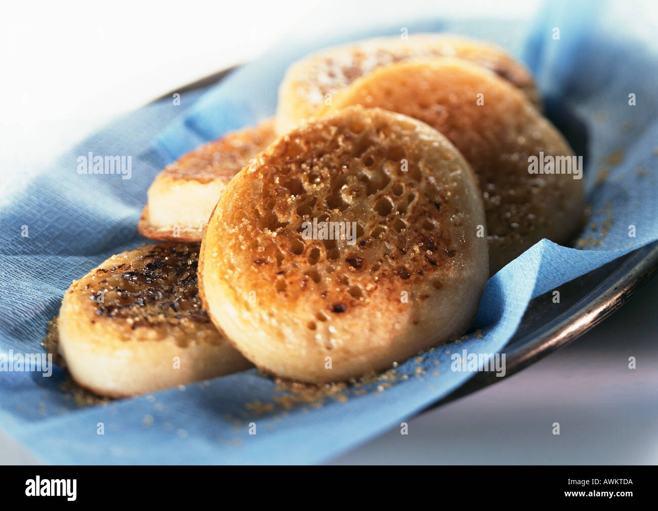 Plate pile of paper plates hi-res stock photography and images - Alamy