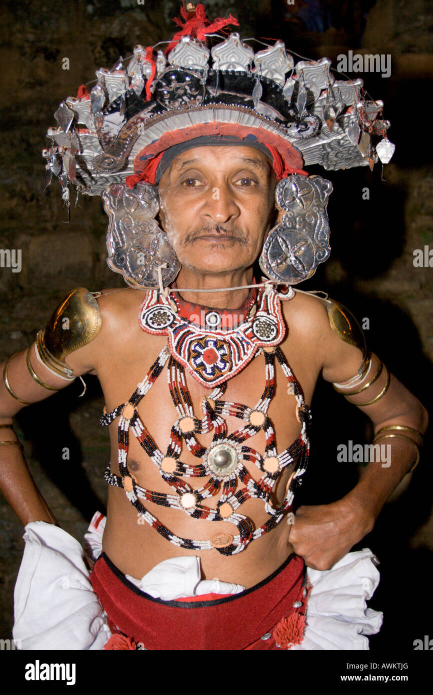 Kandyan dancer hi-res stock photography and images - Alamy