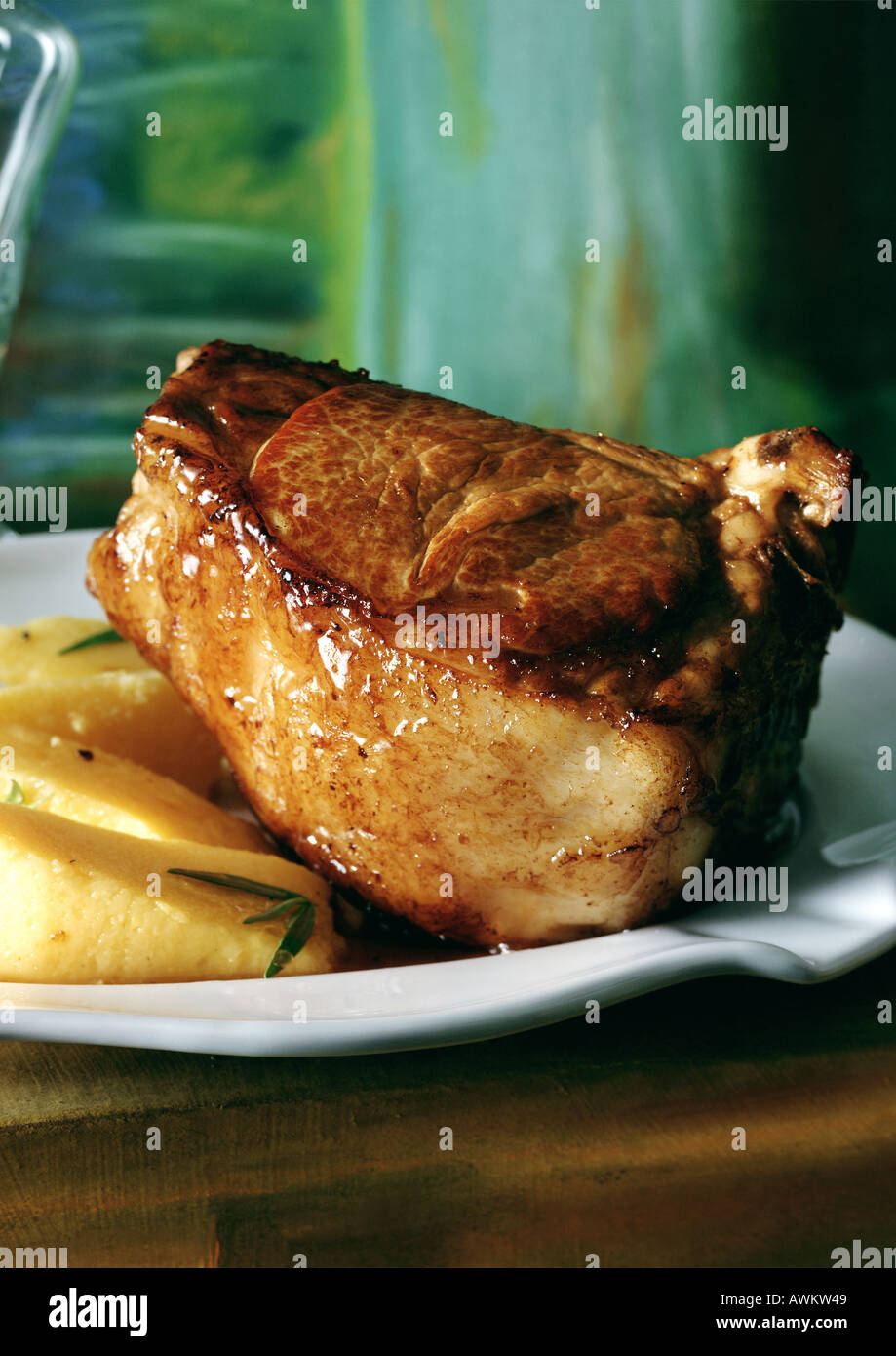Roasted calf on platter hi-res stock photography and images - Alamy