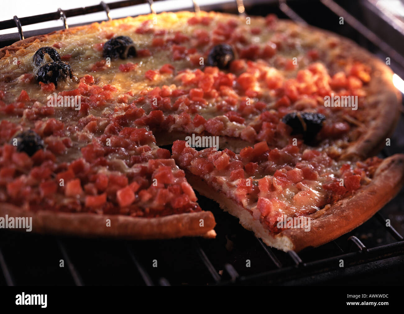 Pizza racks hi-res stock photography and images - Alamy