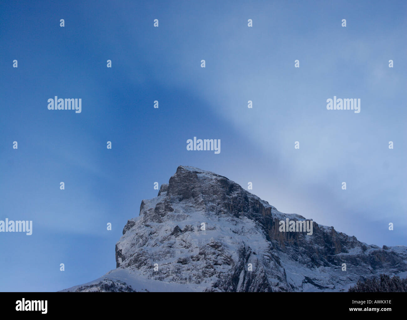 Sun rising behind mountain hi-res stock photography and images - Alamy