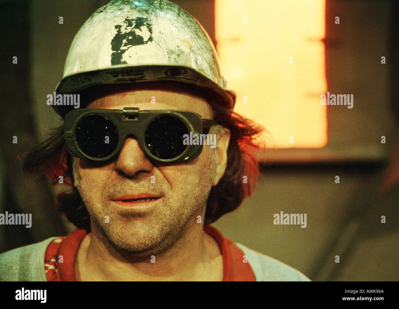 Workers hard hats glasses hi-res stock photography and images - Alamy