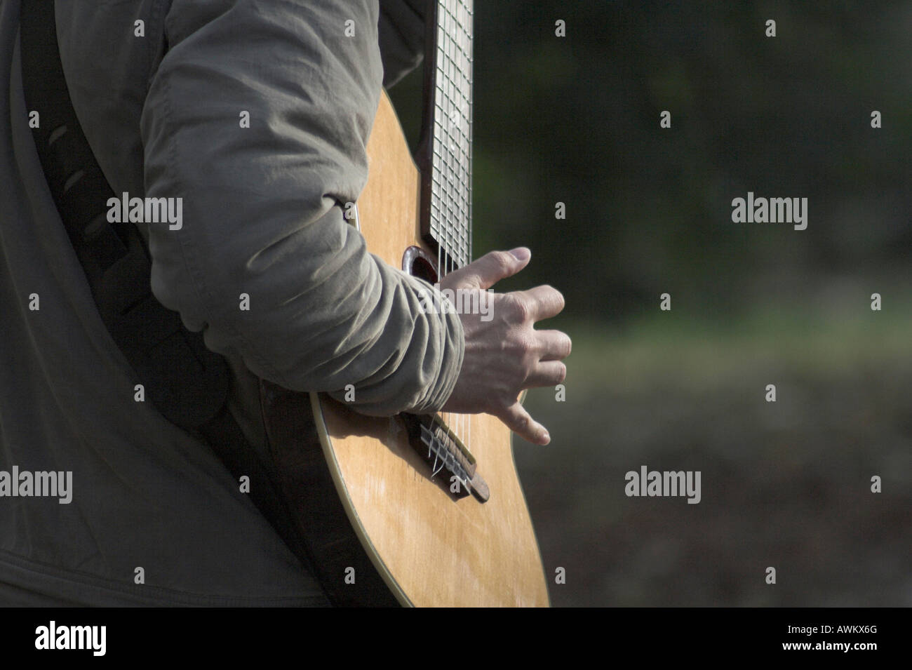 Guitar performances hi-res stock photography and images - Alamy