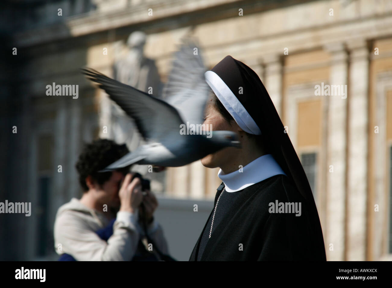 nun in st peter's square rome Stock Photo - Alamy
