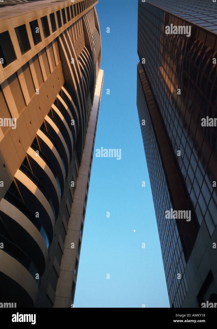 Two skyscrapers from below hi-res stock photography and images - Alamy