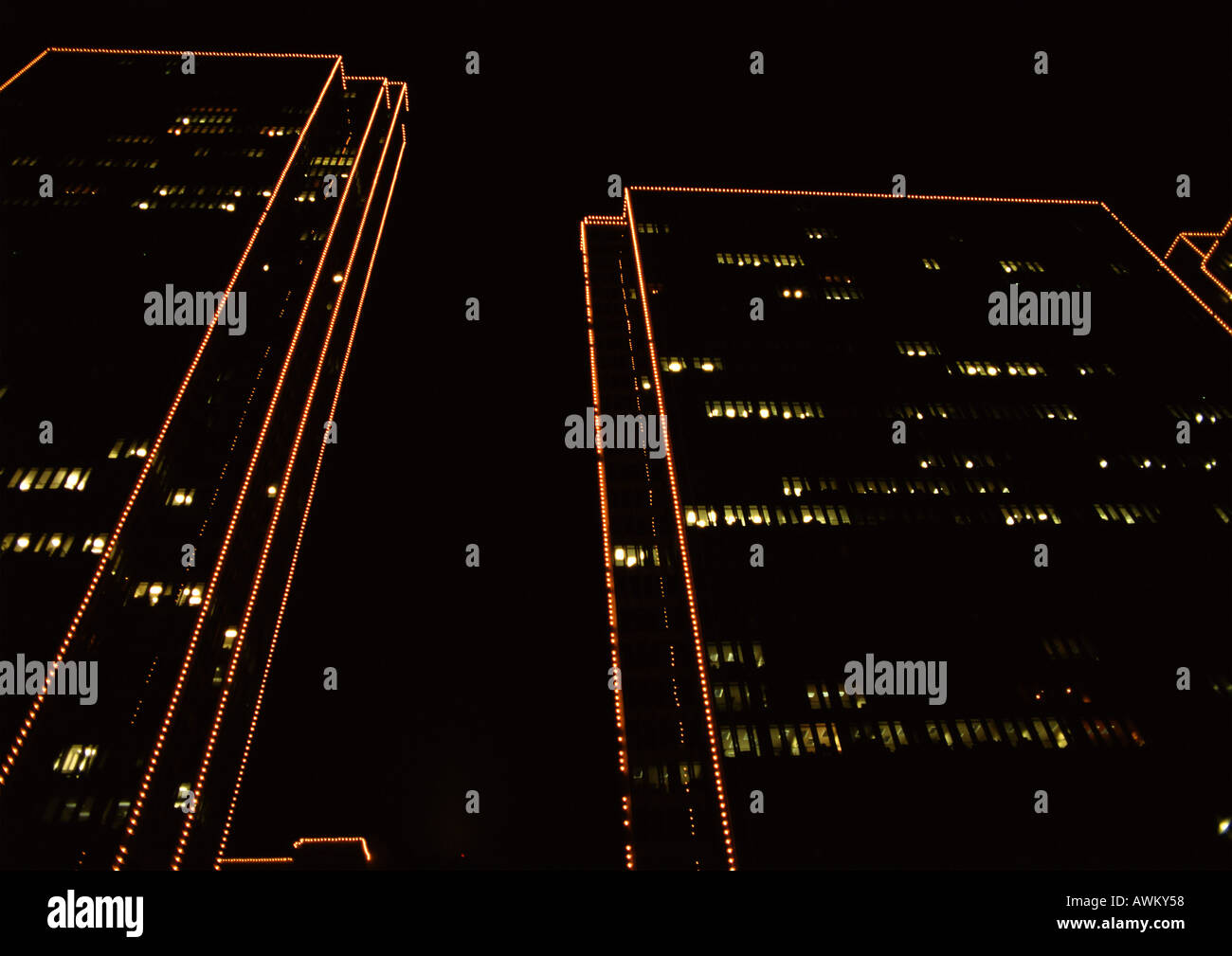 Two skyscrapers from below hi-res stock photography and images - Alamy