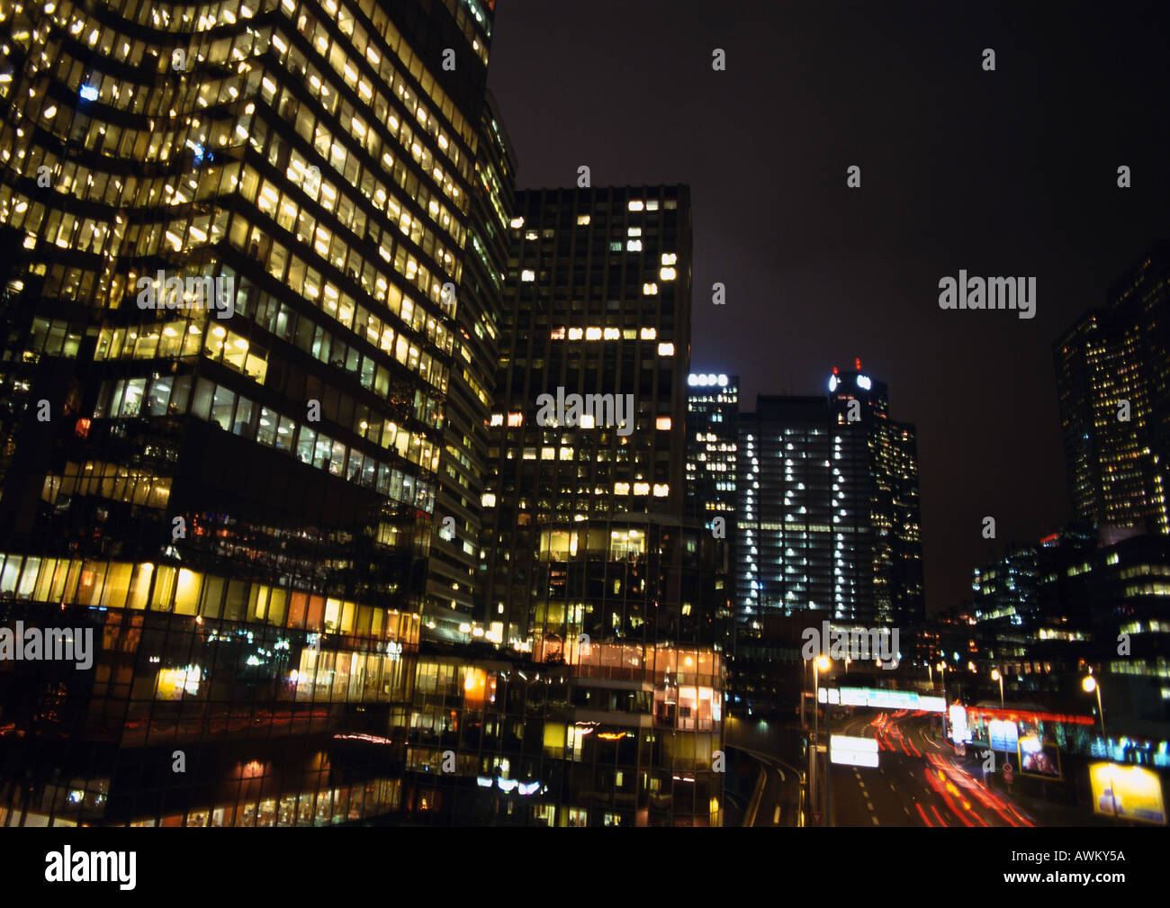 Night city roads low angle hi-res stock photography and images - Alamy