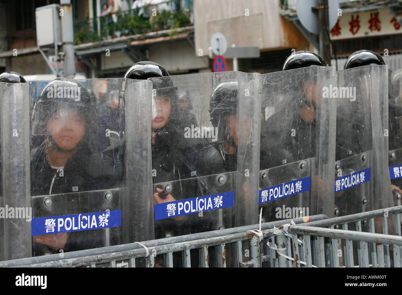 line up police officers Stock Photo - Alamy