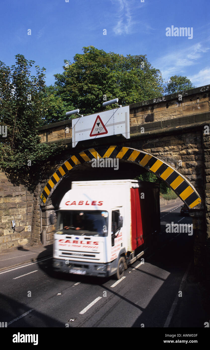 Railway bridge headroom hi-res stock photography and images - Alamy