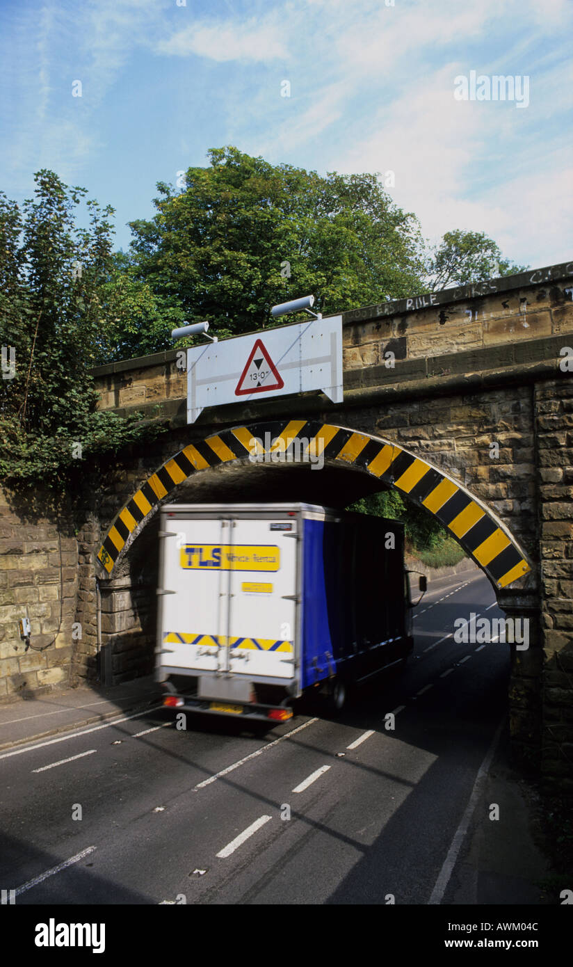 Railway bridge headroom hi-res stock photography and images - Alamy