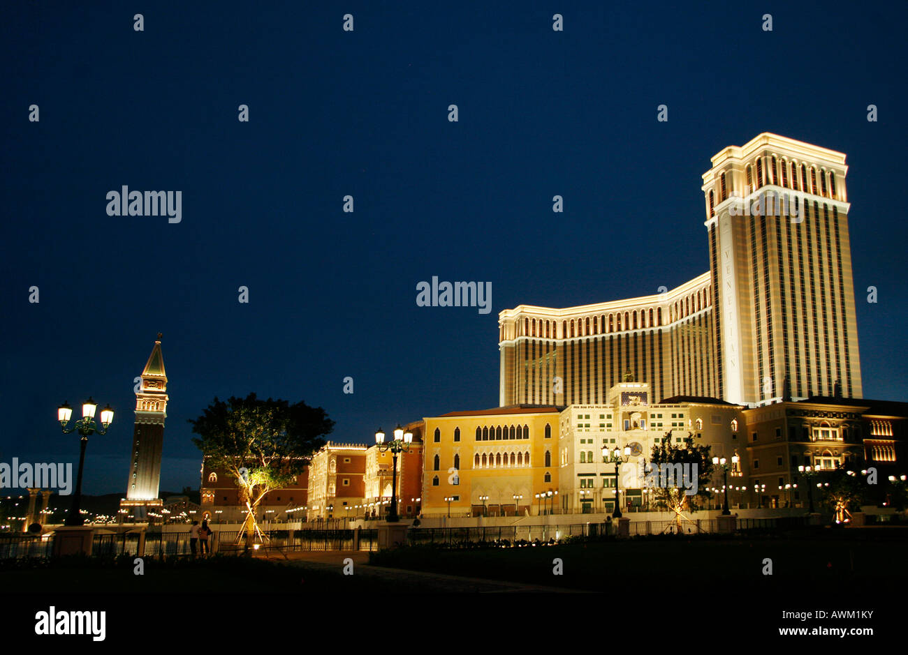 Gamble at casino hi-res stock photography and images - Alamy