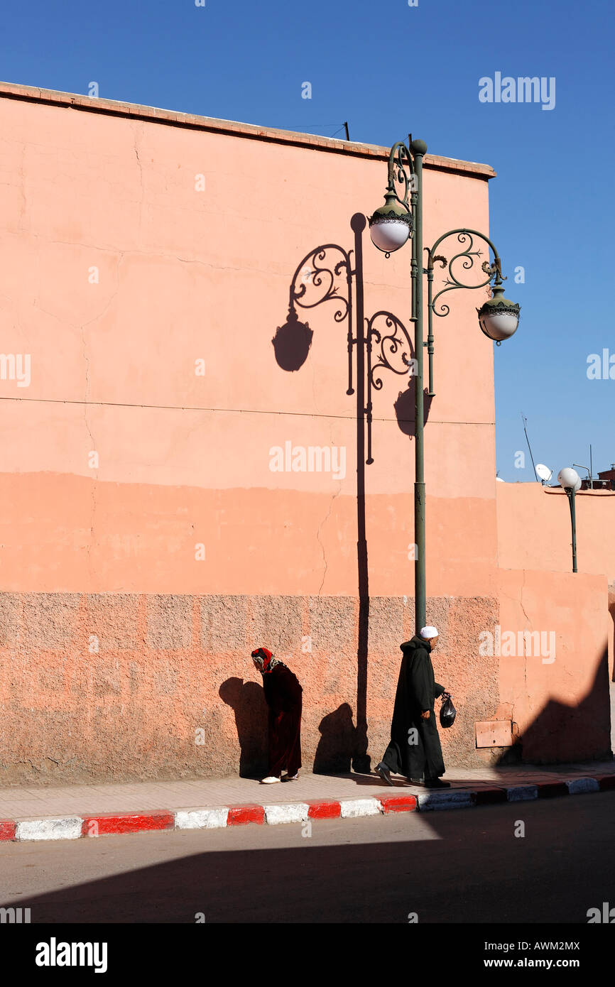 Man woman walking opposite directions hi-res stock photography and ...