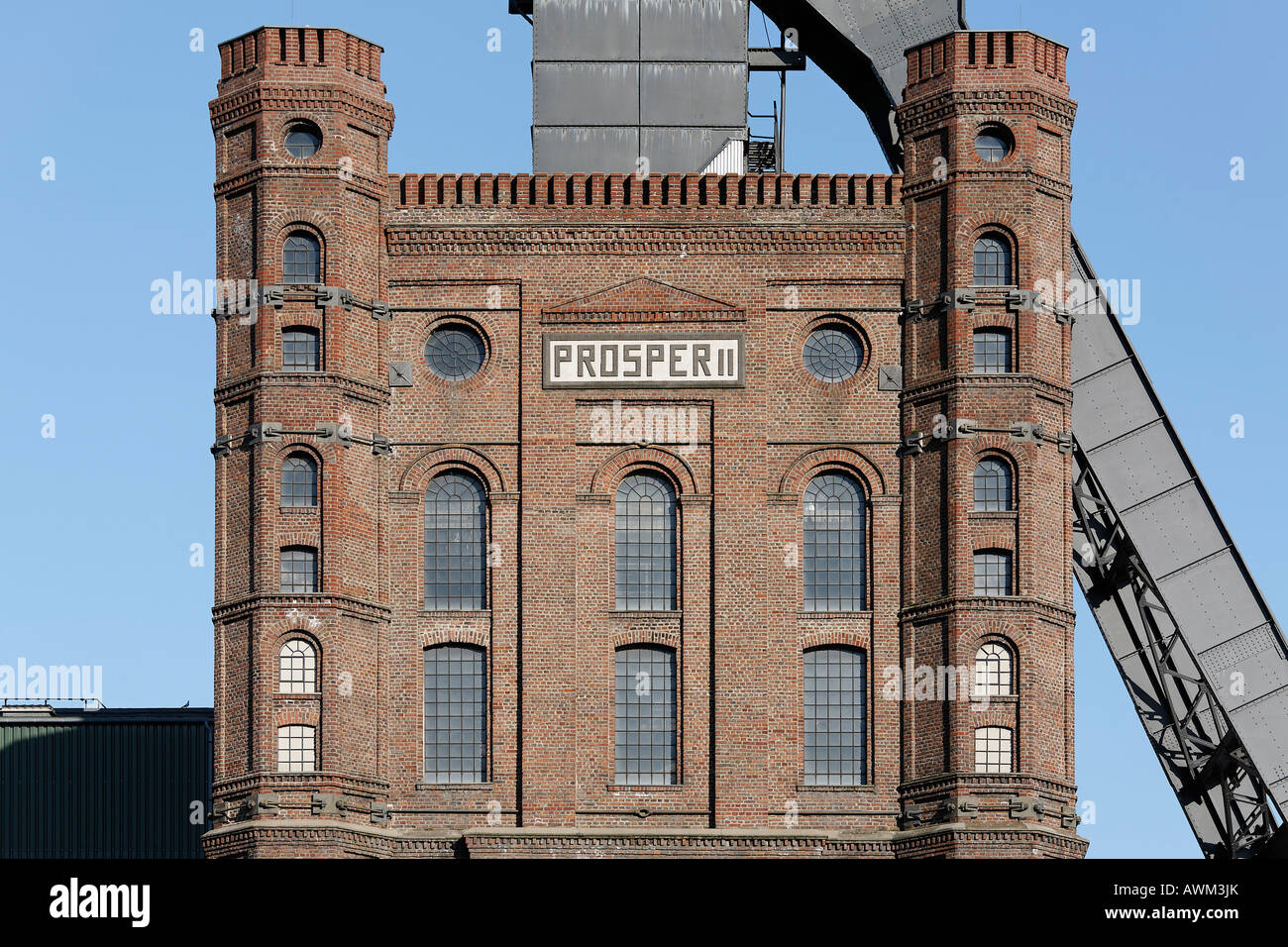 Pit shaft hi-res stock photography and images - Alamy