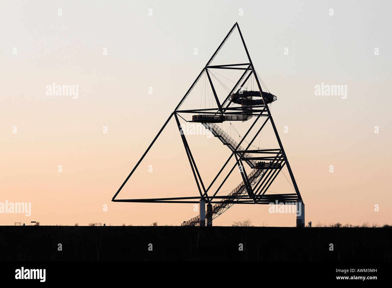 Tetrahedron made of steel pipes, pyramid-shaped observation platform ...