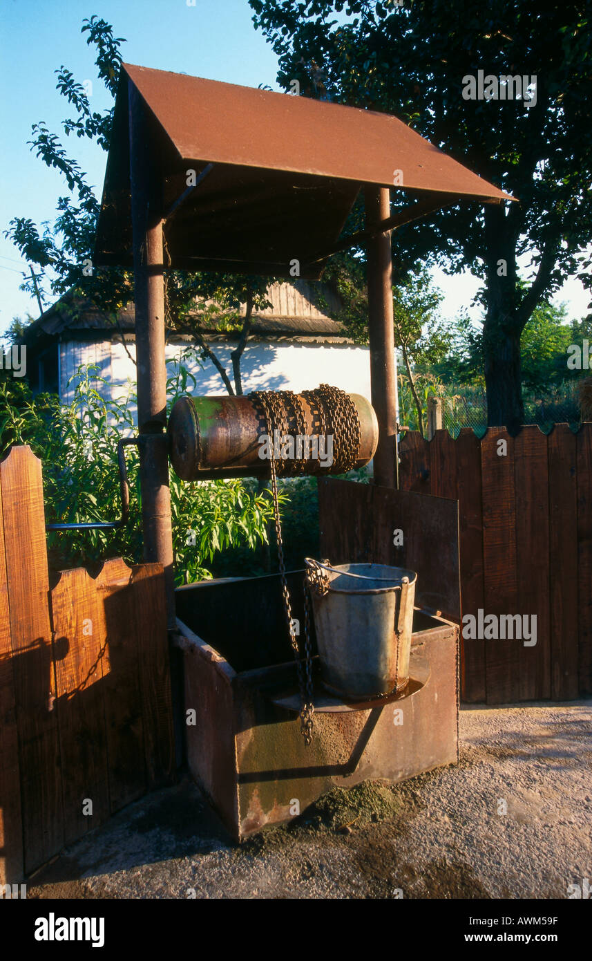 Field well hi-res stock photography and images - Alamy