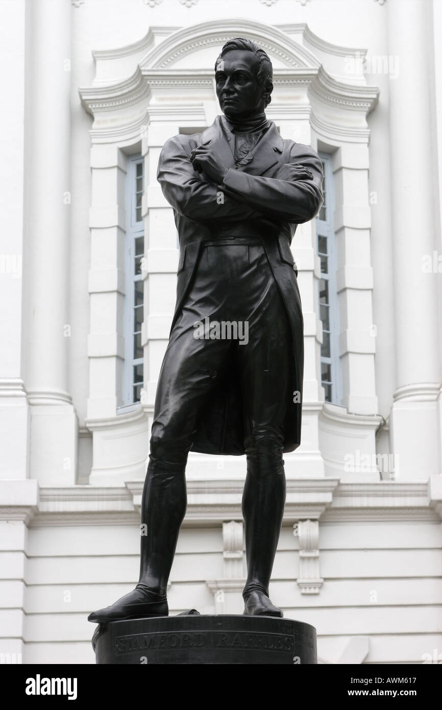 Statue sir stamford raffles victoria hi-res stock photography and images - Alamy