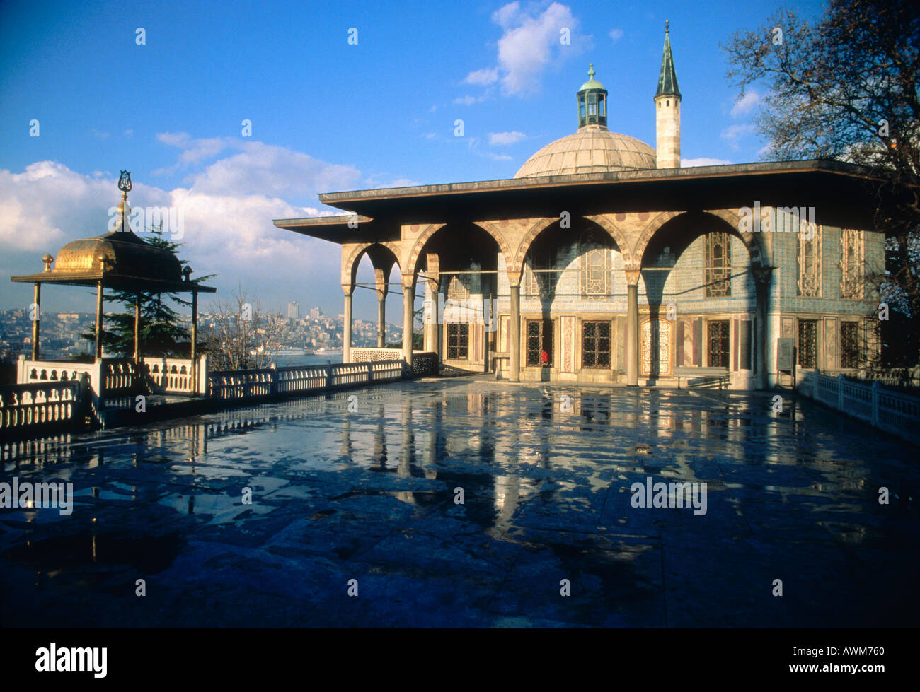 Terrace of palace, Topkapi Palace, Istanbul, Turkey Stock Photo - Alamy