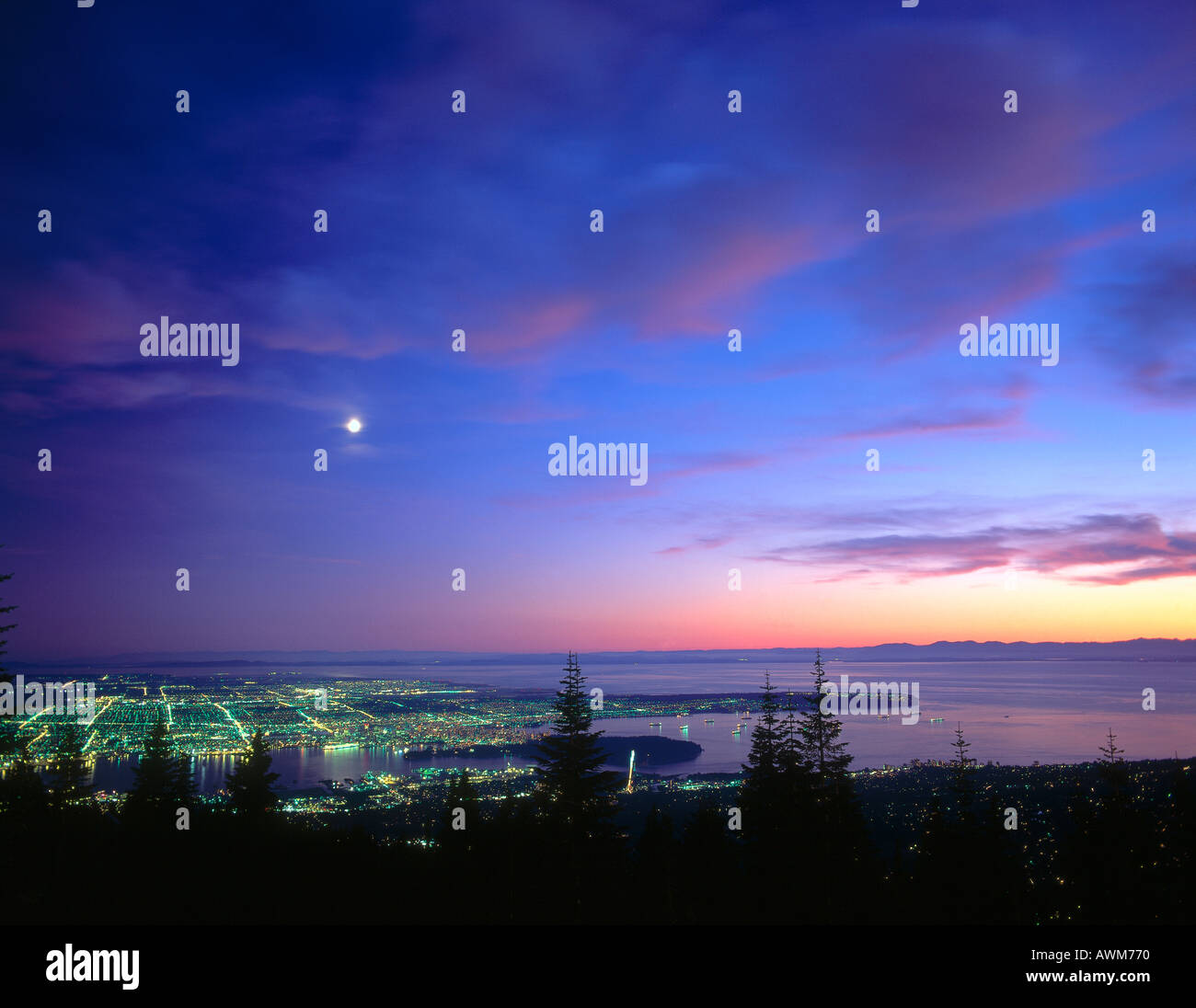 Moon in sky vancouver british hi-res stock photography and images - Alamy