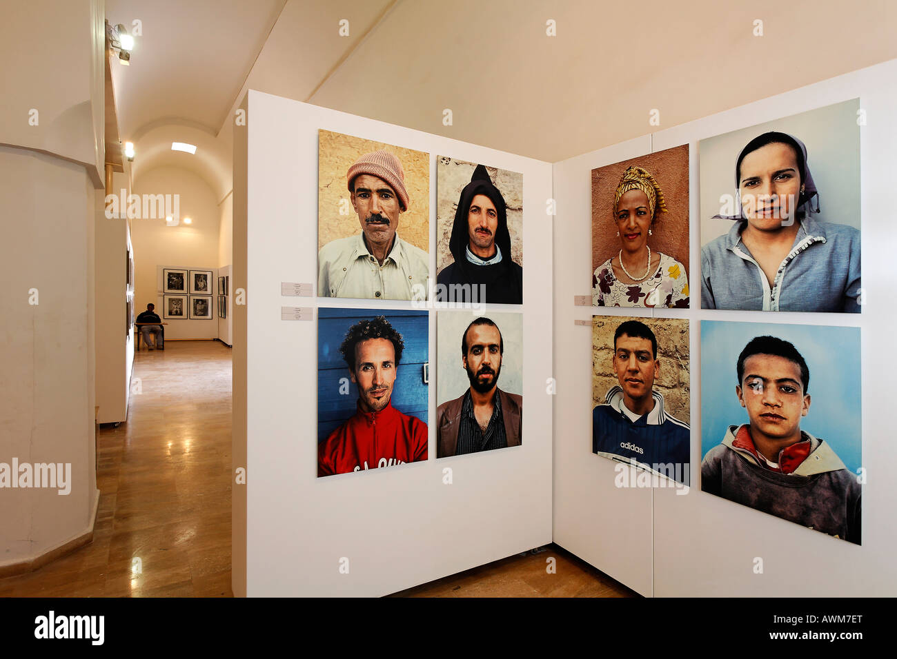 Exposition with impressive Moroccan portrait photography, Palais EL ...