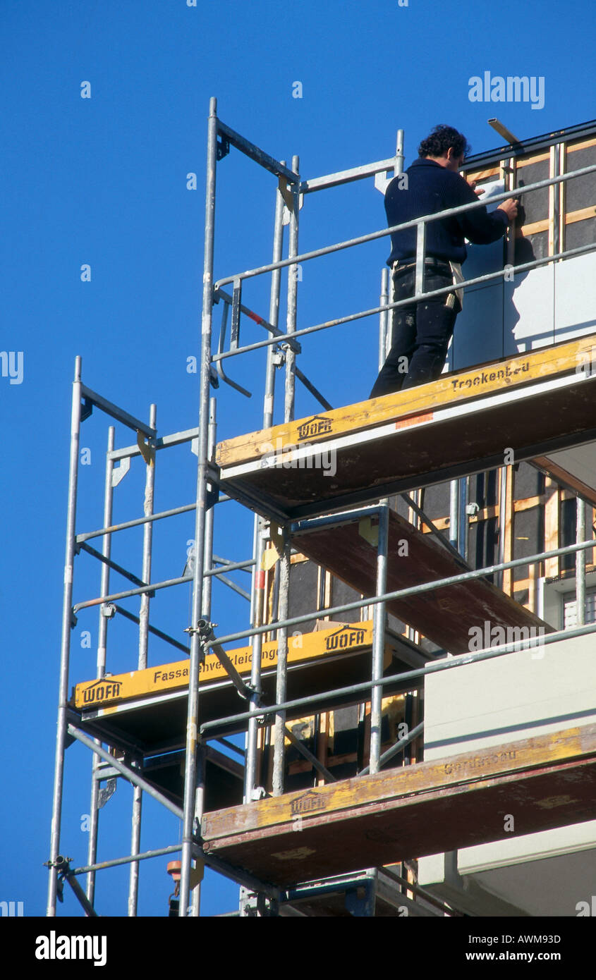 Craftsman on scaffolding hi-res stock photography and images - Alamy