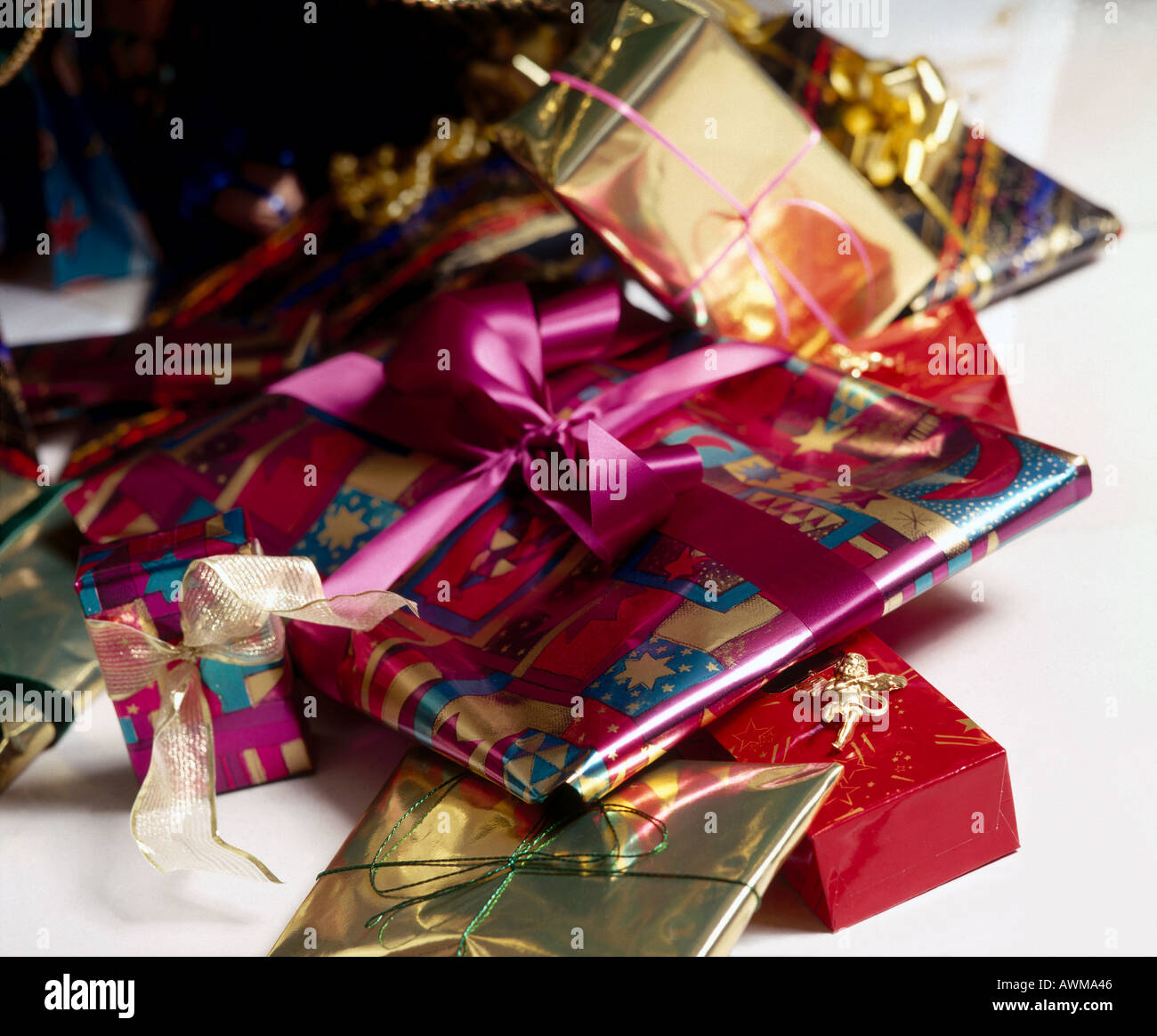 Wrapped present metallic hi-res stock photography and images - Alamy
