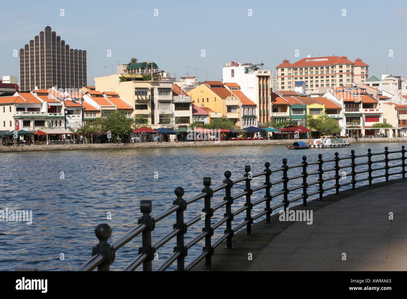 View Across Singapore River to Boat Quay Singapore Stock Photo - Alamy