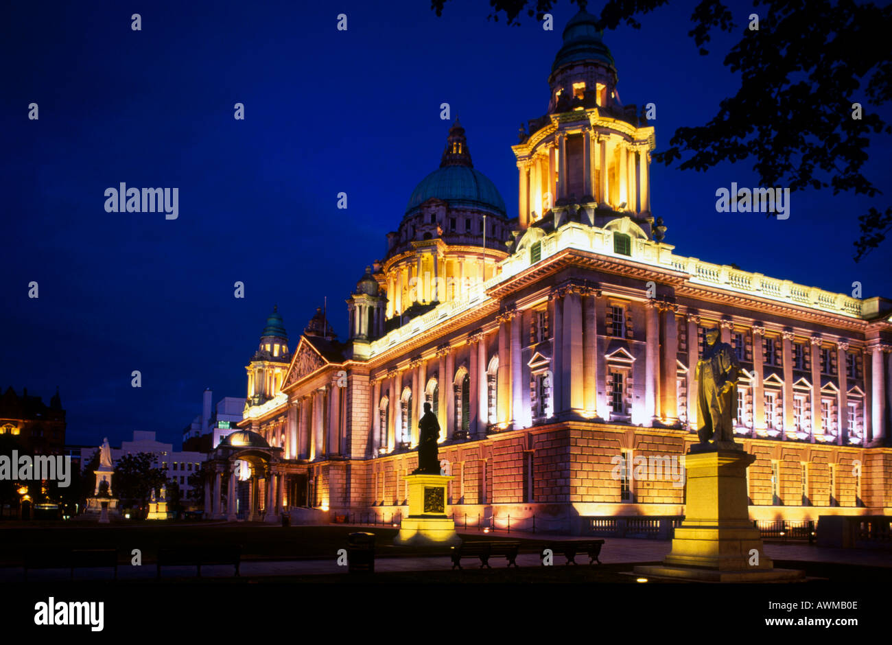 Belfast city hall at night time hi-res stock photography and images - Alamy