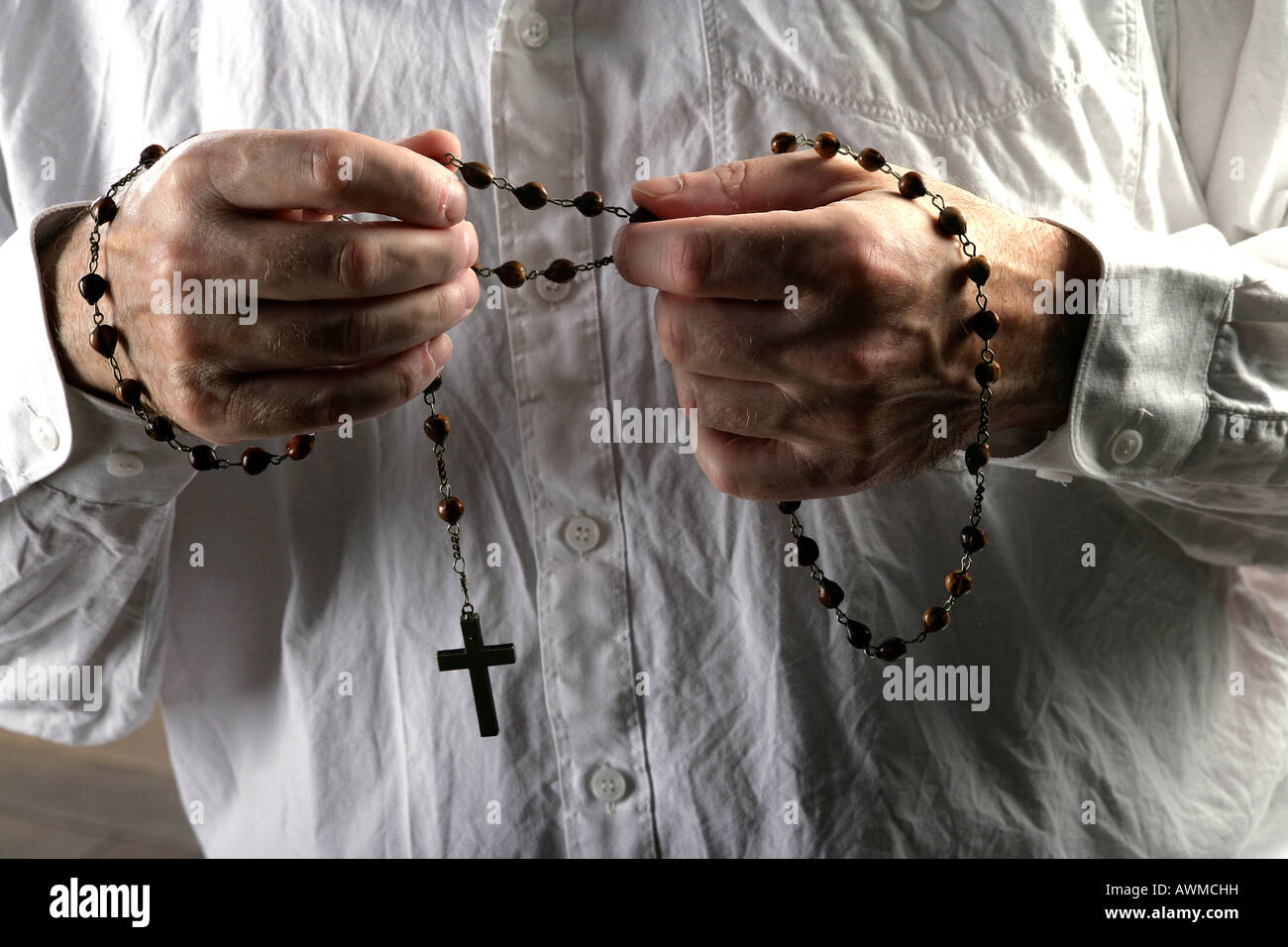 Man holding rosary Stock Photo - Alamy