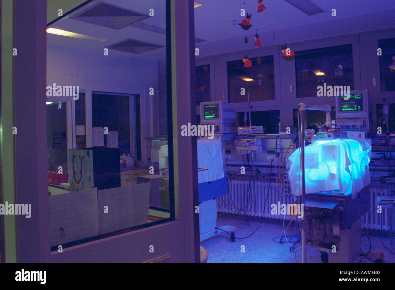 Premature babies in incubators hi-res stock photography and images - Alamy