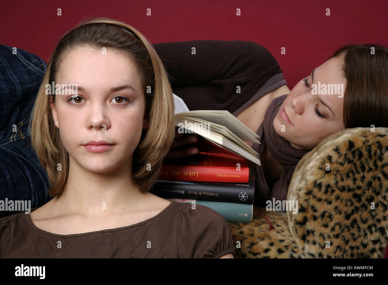 Fourteen year old girl reading hi-res stock photography and images - Alamy