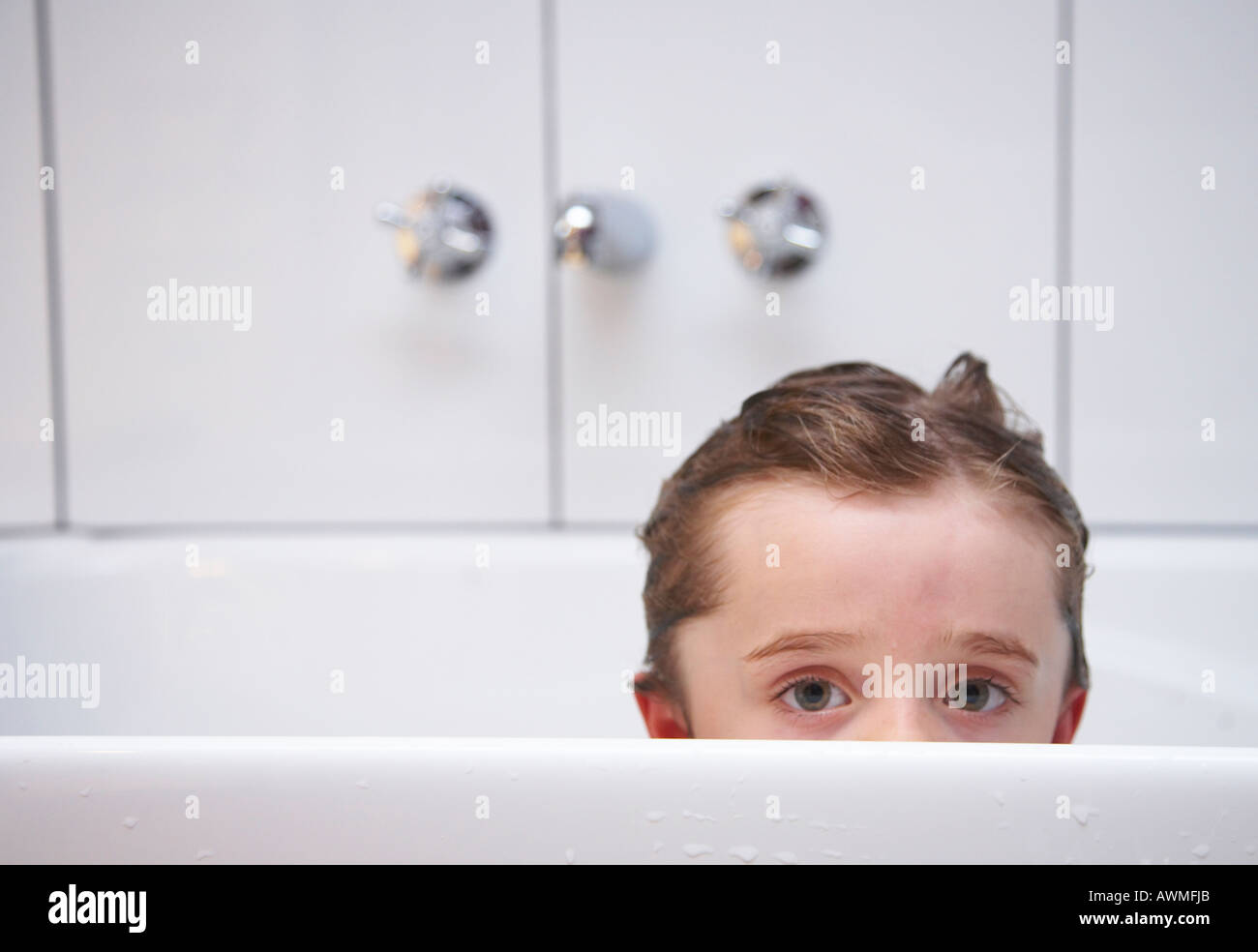 Child peering peer peeking hi-res stock photography and images - Alamy