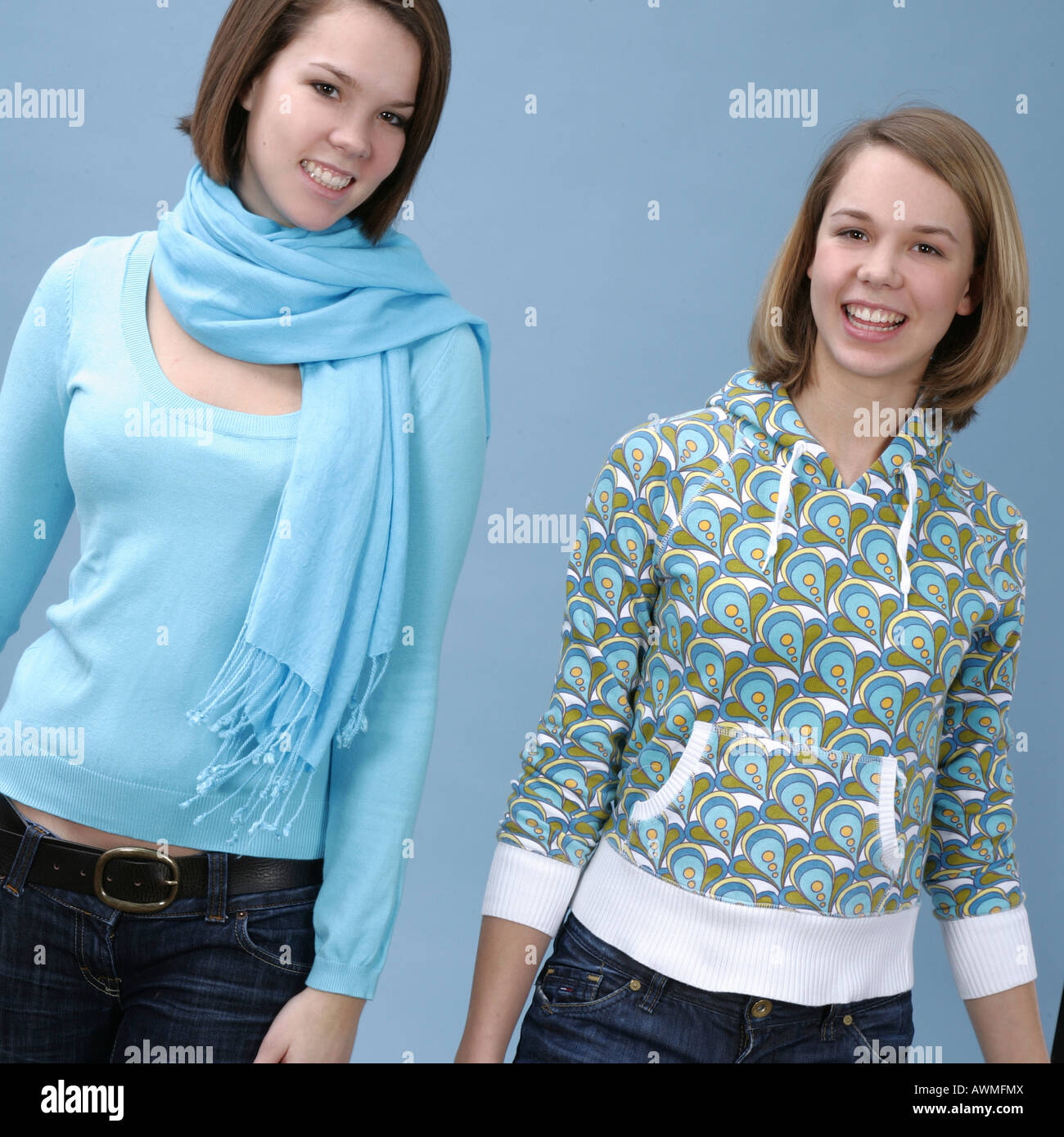 Two girls wearing casual outfits strolling Stock Photo - Alamy