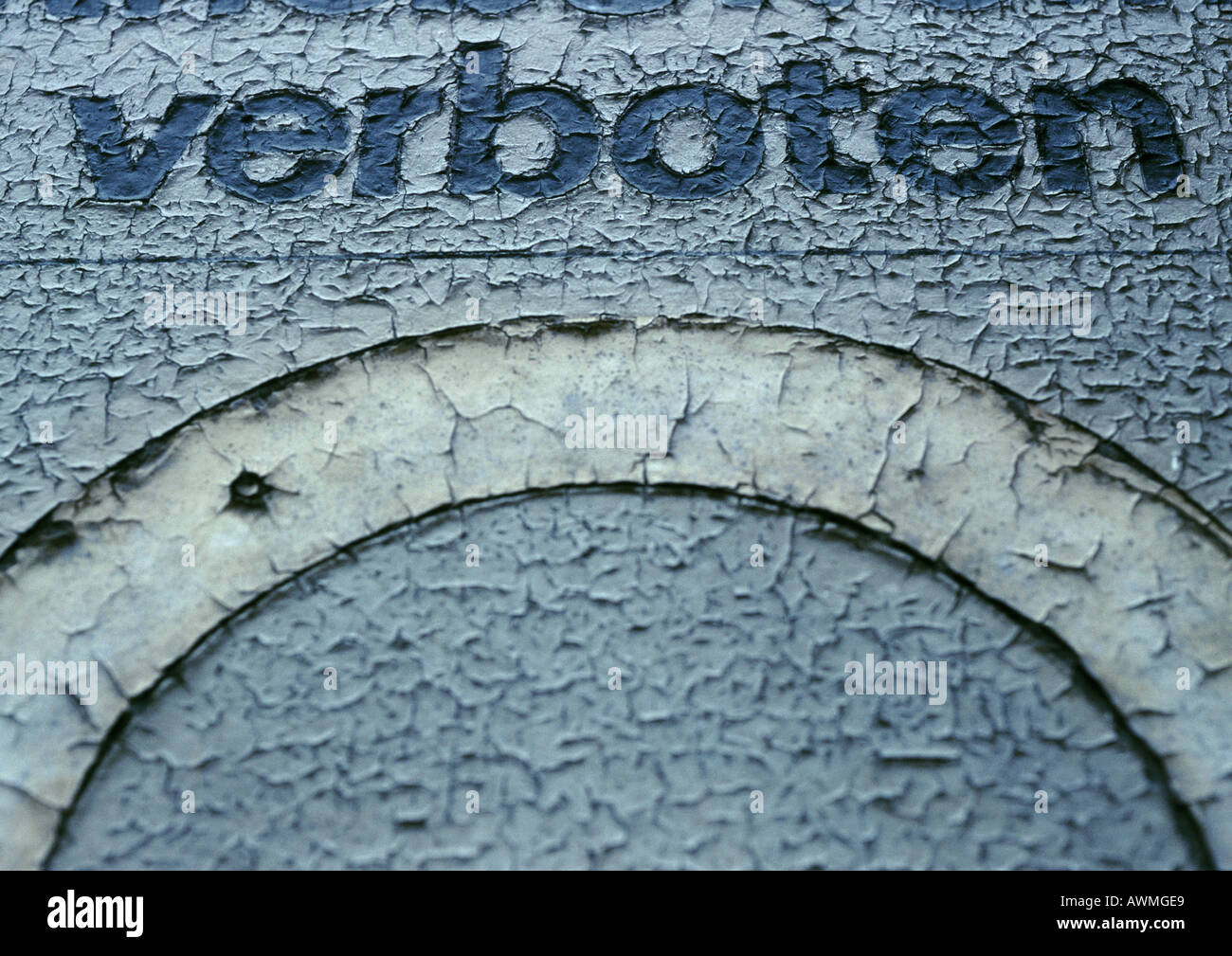 forbidden text in German in cracked paint Stock Photo - Alamy
