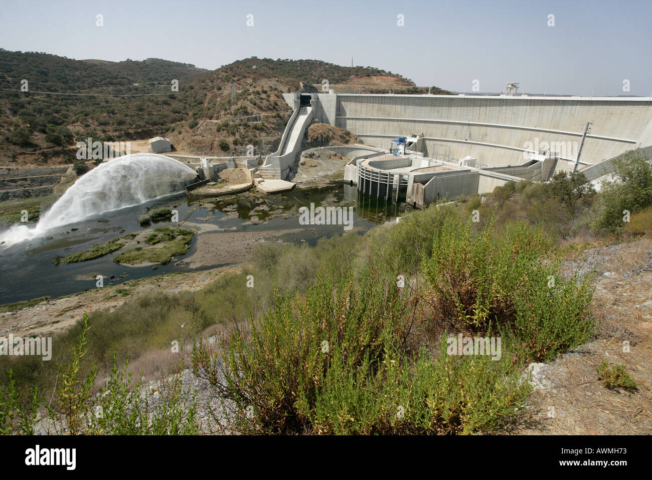 How dam works hi-res stock photography and images - Alamy