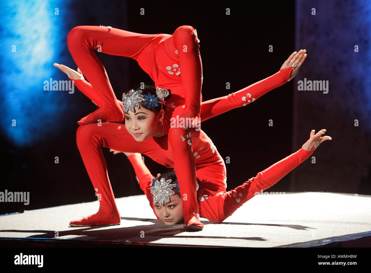 Chinese circus, performance artists Stock Photo - Alamy