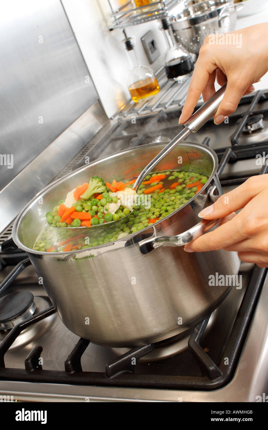 Boiling mixed vegetables hi-res stock photography and images - Alamy