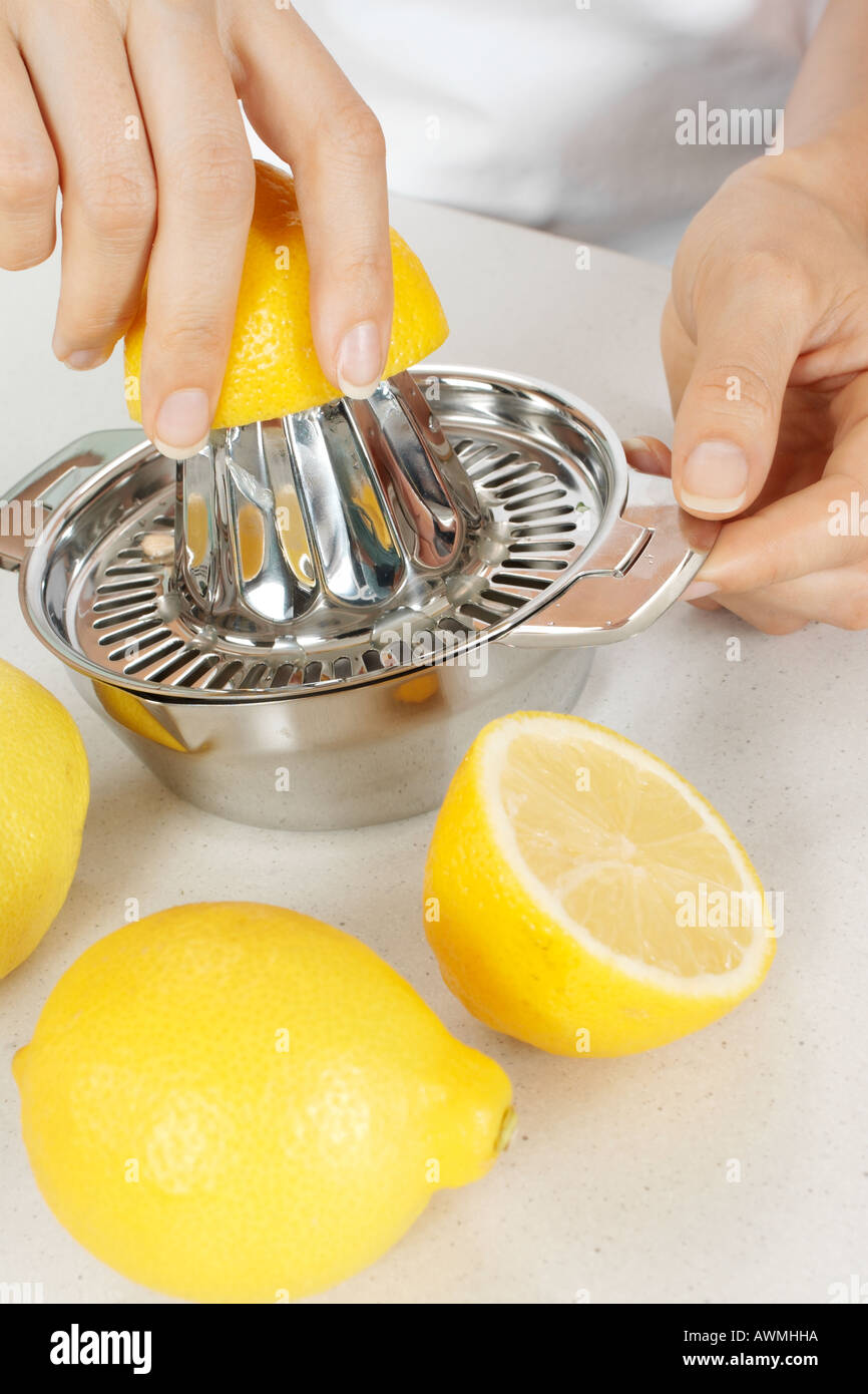 Woman squeezing lemons hi-res stock photography and images - Alamy