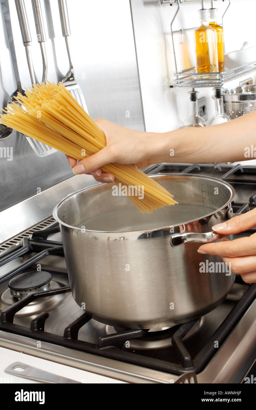 Spaghetti hand woman uncooked hi-res stock photography and images - Alamy